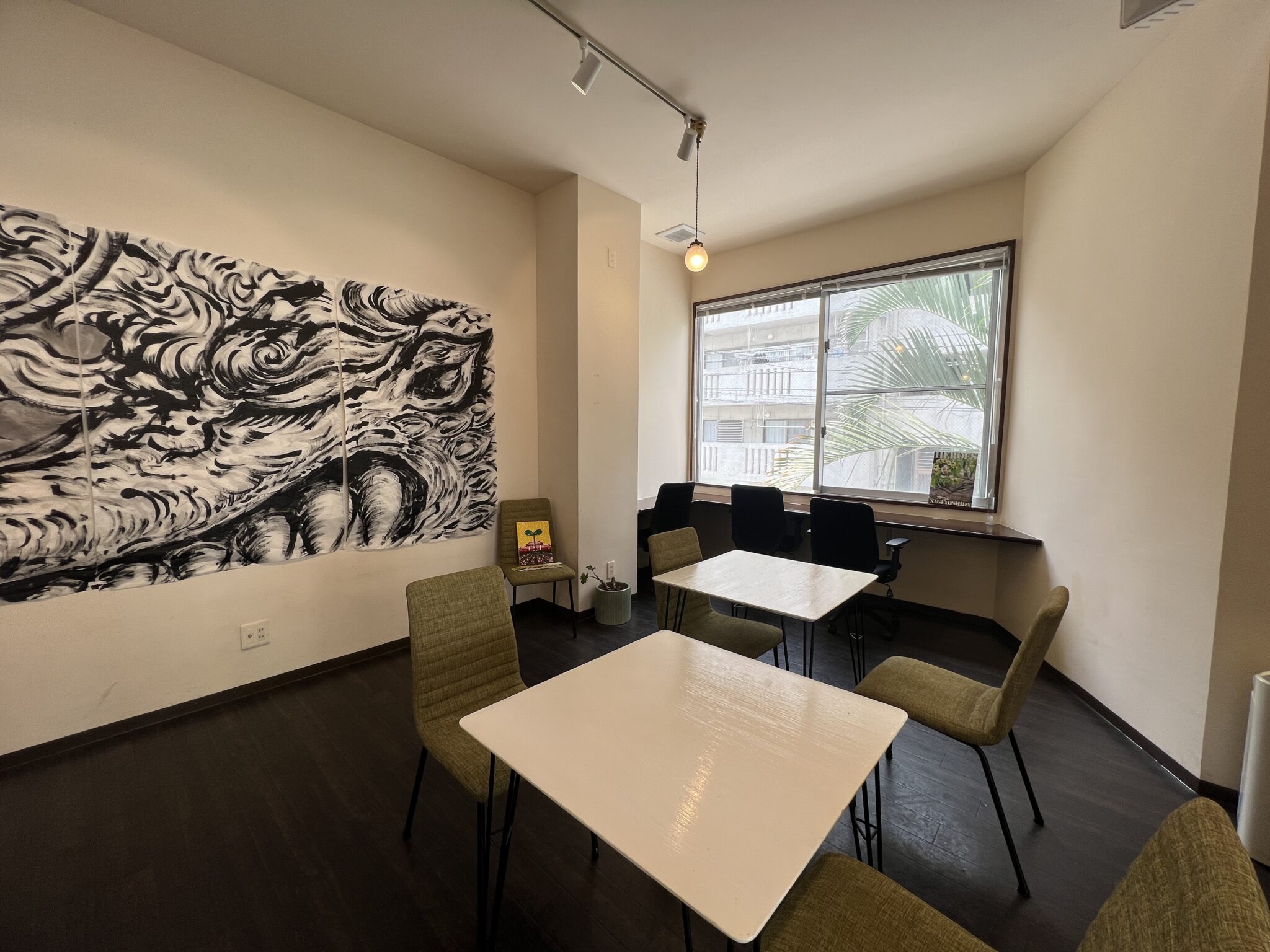 那覇市｜Minsa cafeはゆったり過ごせるカフェ！読書や作業 、ランチにピッタリのプレートも有り - おきなわめぐり