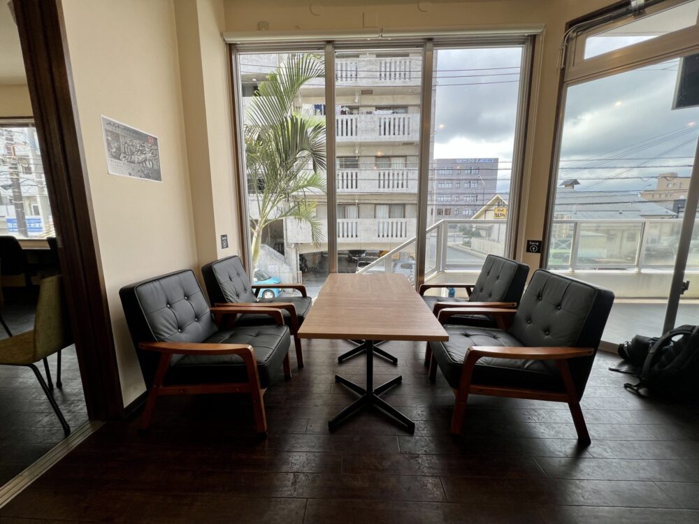 那覇市｜Minsa cafeはゆったり過ごせるカフェ！読書や作業 、ランチにピッタリのプレートも有り - おきなわめぐり
